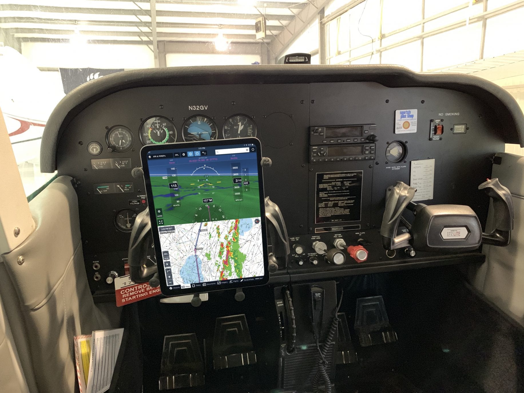 How do different iPad models fit in an airplane? - iPad Pilot News