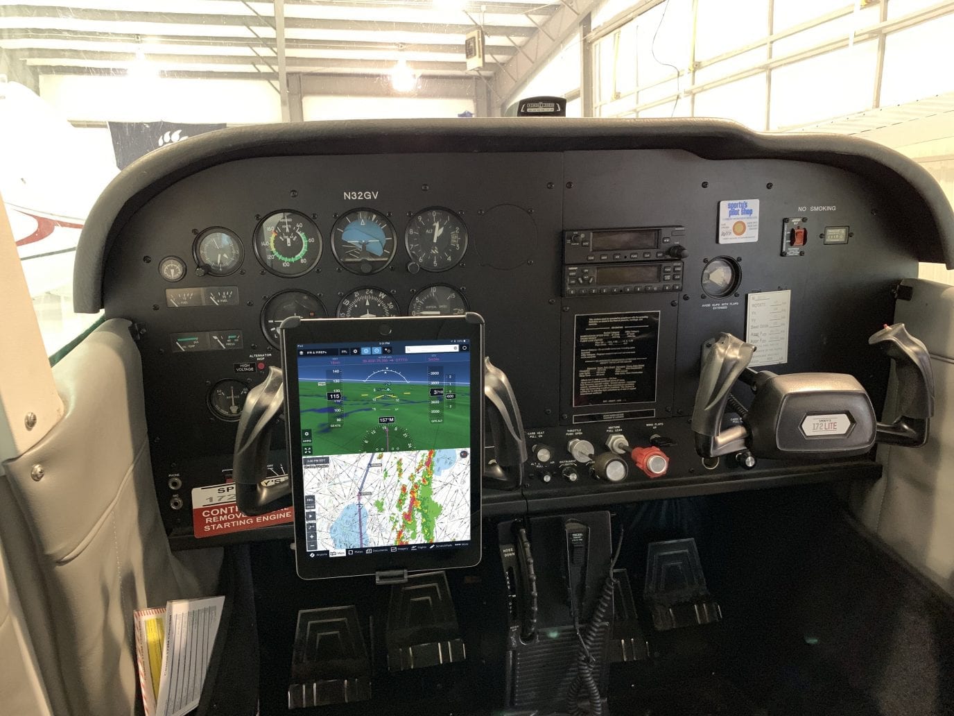 How do different iPad models fit in an airplane? - iPad Pilot News