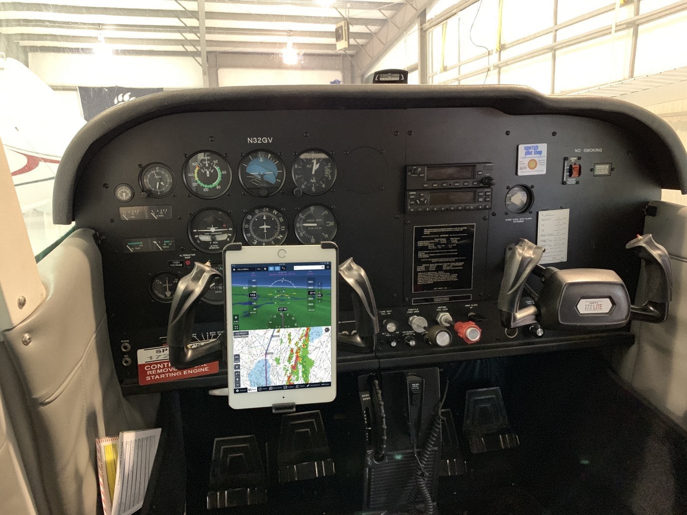 How do different iPad models fit in an airplane? - iPad Pilot News