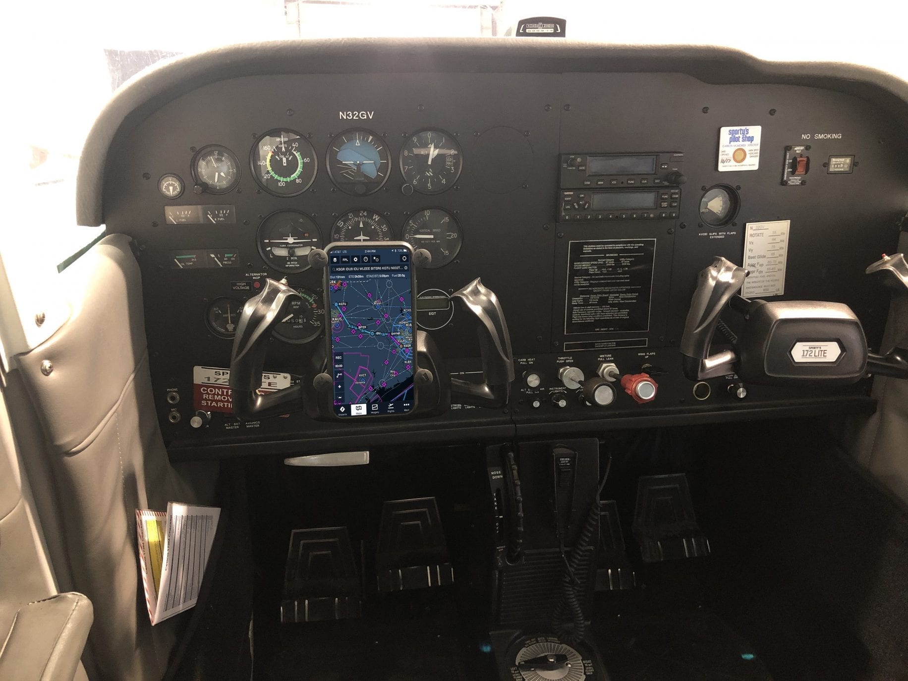 How do different iPad models fit in an airplane? - iPad Pilot News