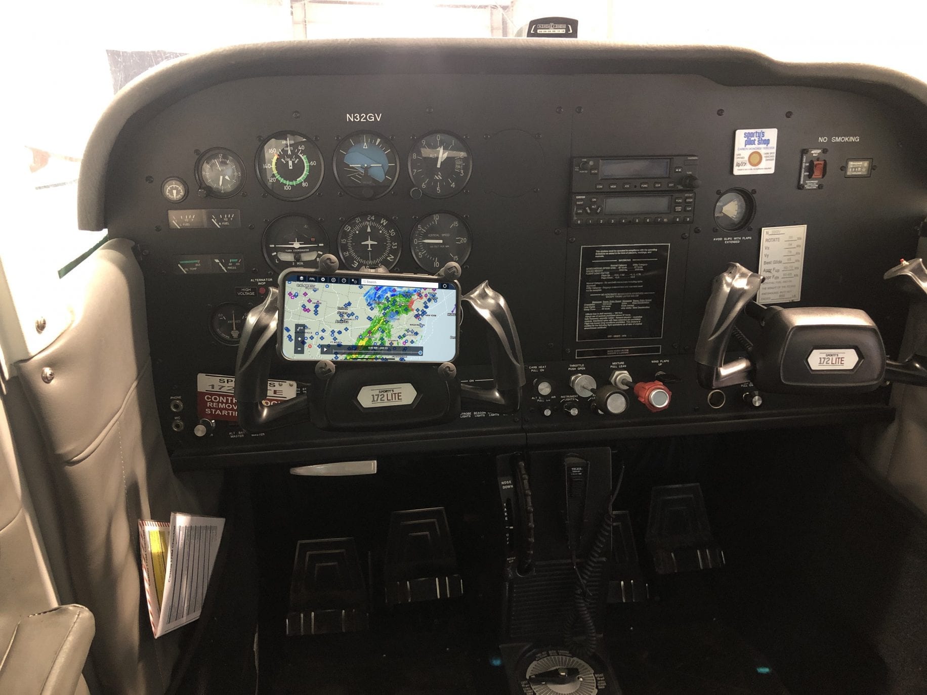 How do different iPad models fit in an airplane? - iPad Pilot News