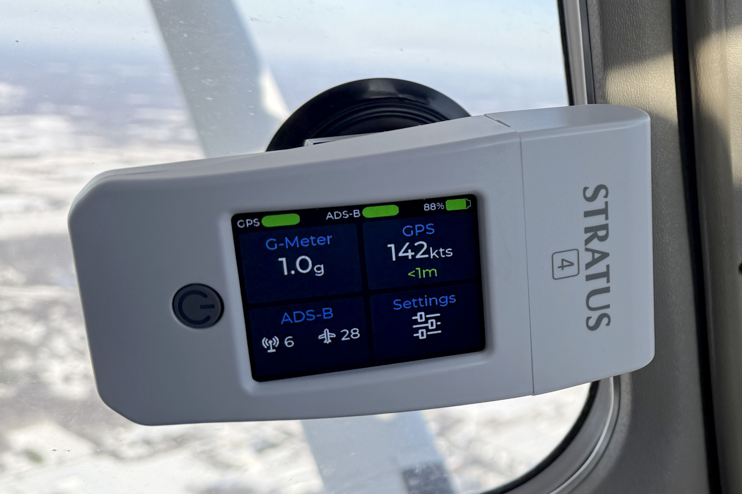 Pilot Report: Stratus 4 ADS-B Receiver : iPad Pilot News